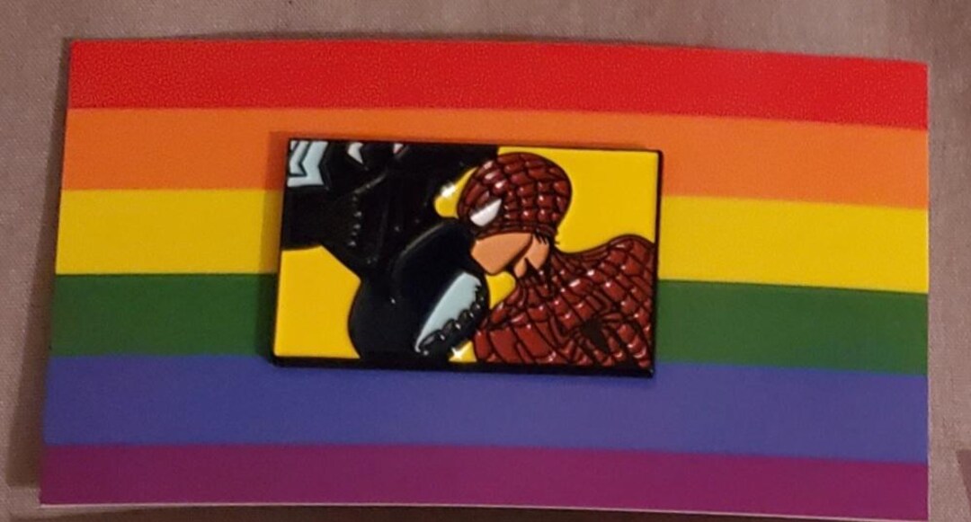 SPIDERMAN X VENOM Kiss Pin - Etsy
