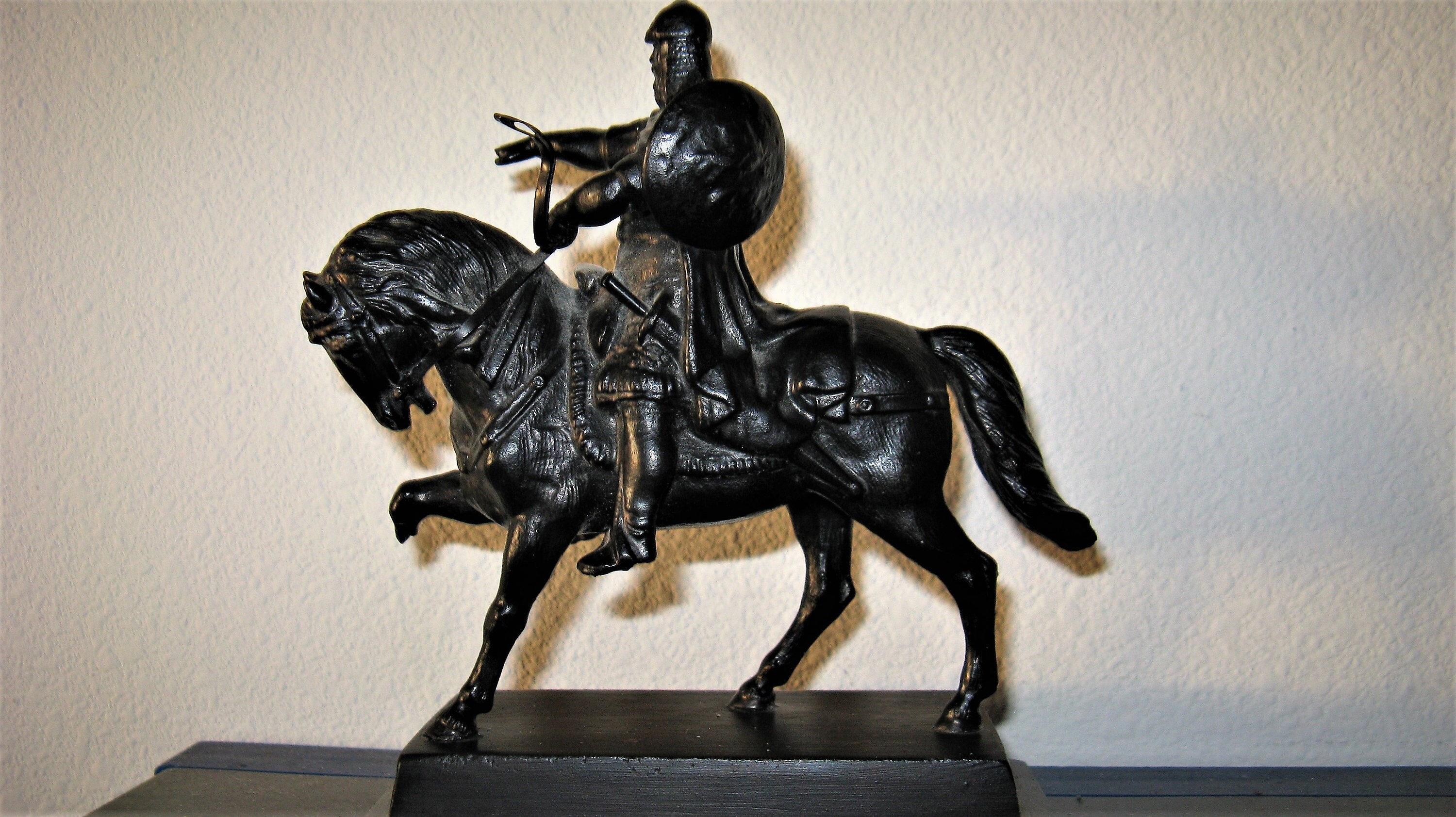 Metal Knight Statue for sale | Only 4 left at -70%