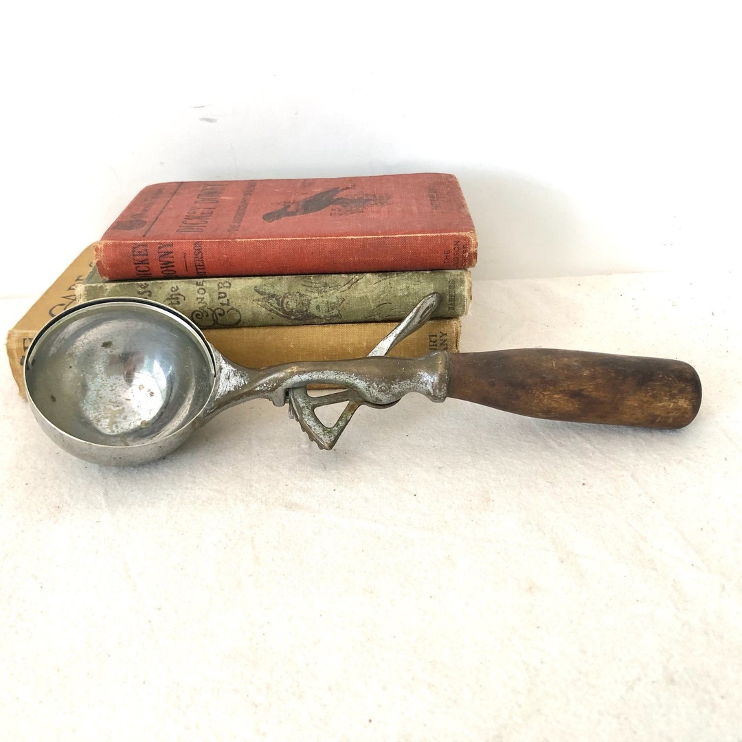 Vintage New Gem Ice Cream Scoop - Antique Wood Handle Ice Cream Scoop ...