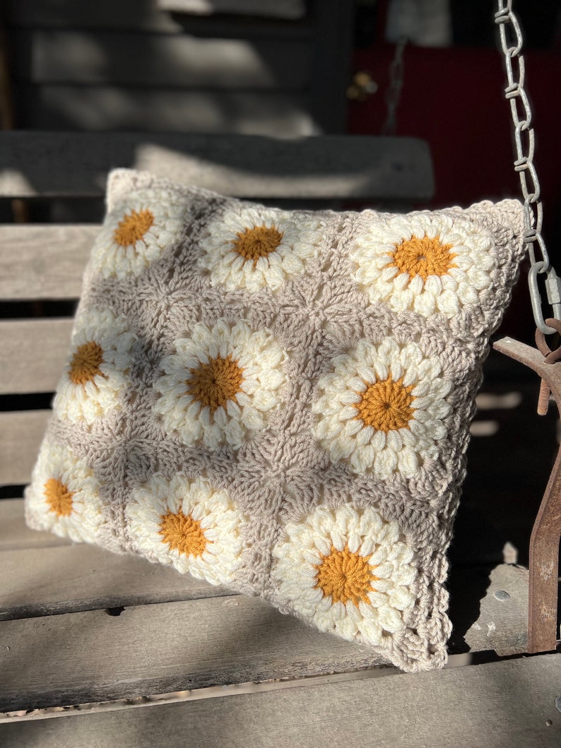 Crochet Daisy Granny Square Pillow PATTERN - Etsy