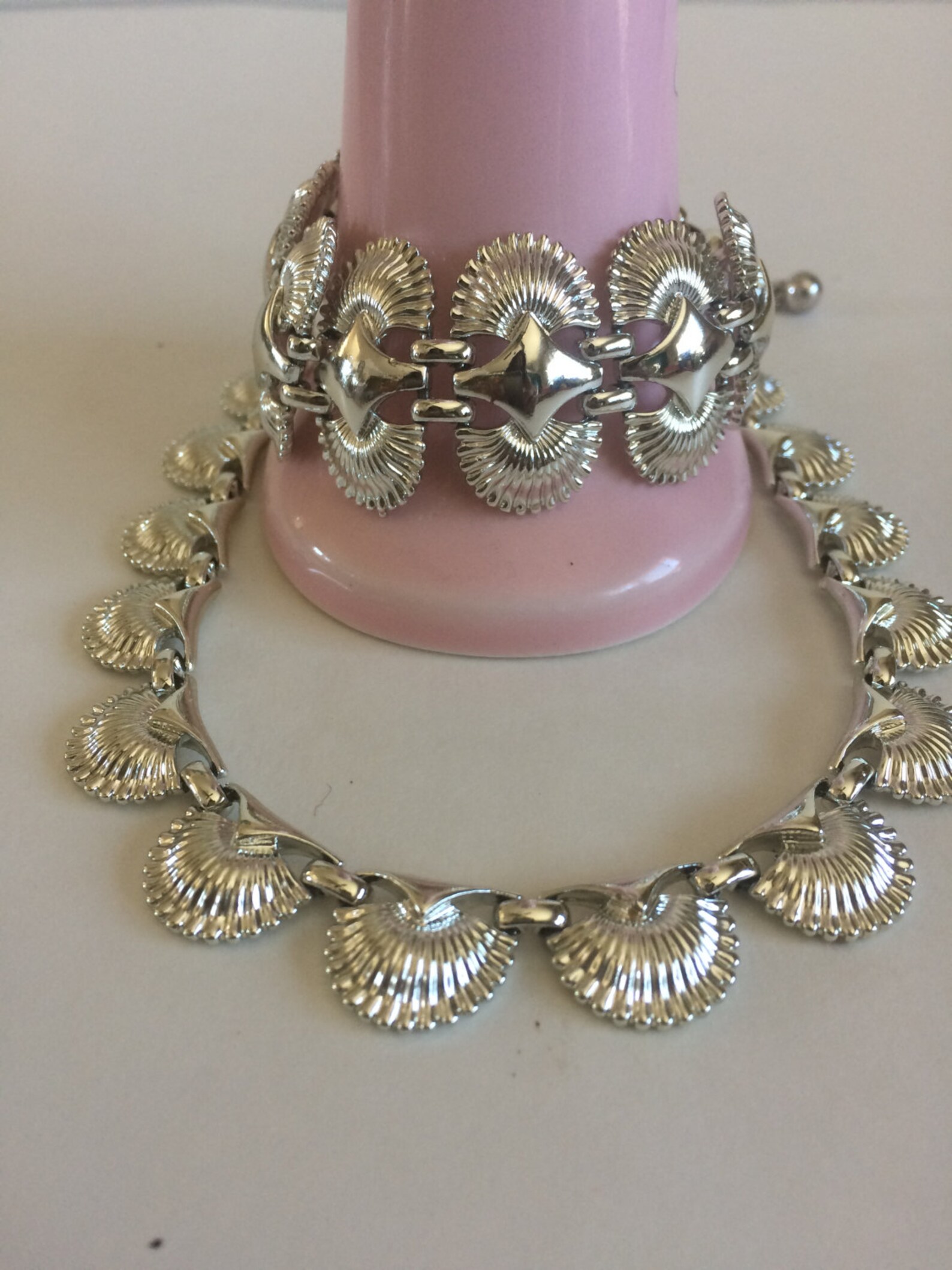 Pegasus Coro White Gold Tone Cockle Shell Linked Necklace and - Etsy