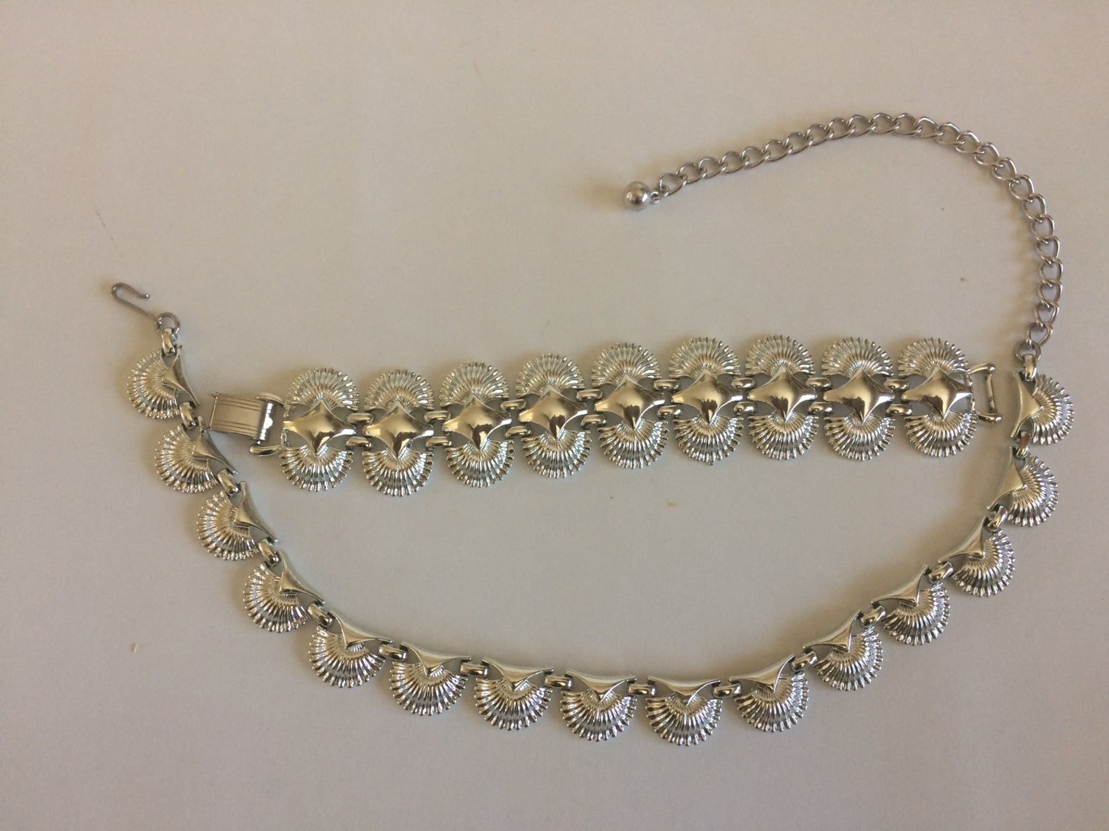 Pegasus Coro White Gold Tone Cockle Shell Linked Necklace and Bracelet ...