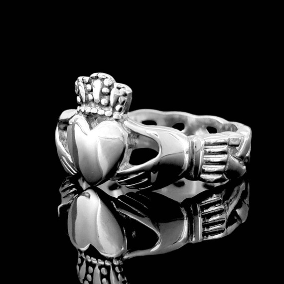 Claddagh ring with celtic knot band store
