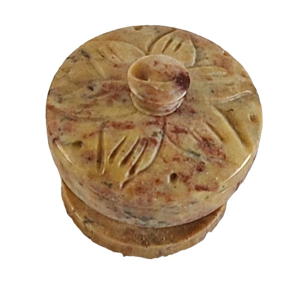 Carved soapstone petite box - Gem