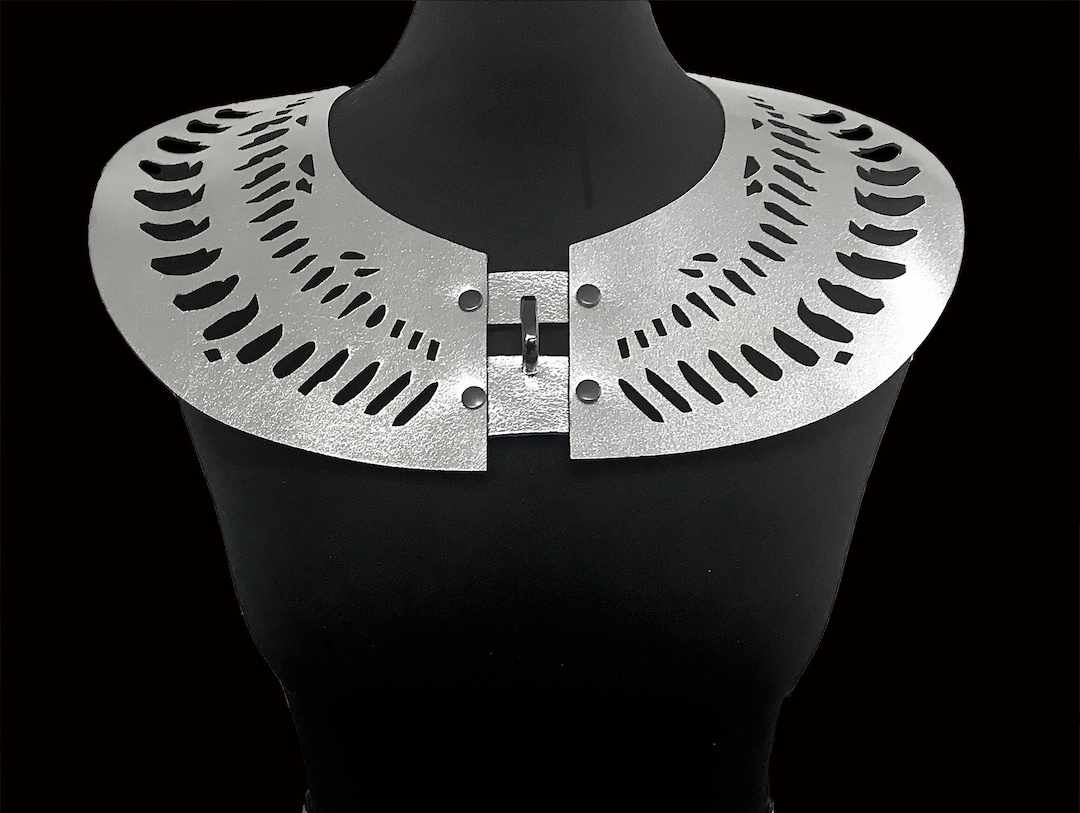 Futuristic | Neckpiece | NEFERTITI | Silver| Leather| Metallic| | Black ...