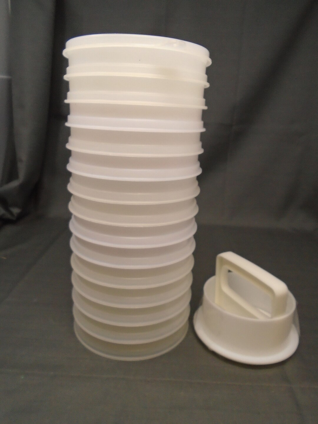 Vintage 80's Tupperware Hamburger Press W/11 Freezer Containers - Etsy