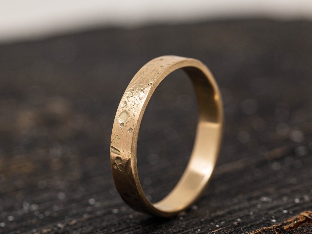 Amor Aeternus Ring, in 9ct Yellow Gold, 4mm Wide, Celestial Tetxured ...
