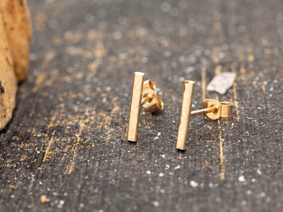 9ct gold bar stud earrings store