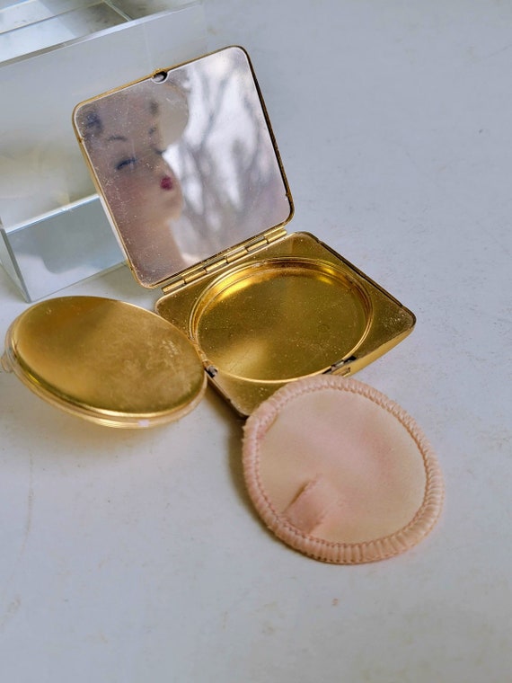 Antique Tre-Jur Ladies Powder Compact - Gem