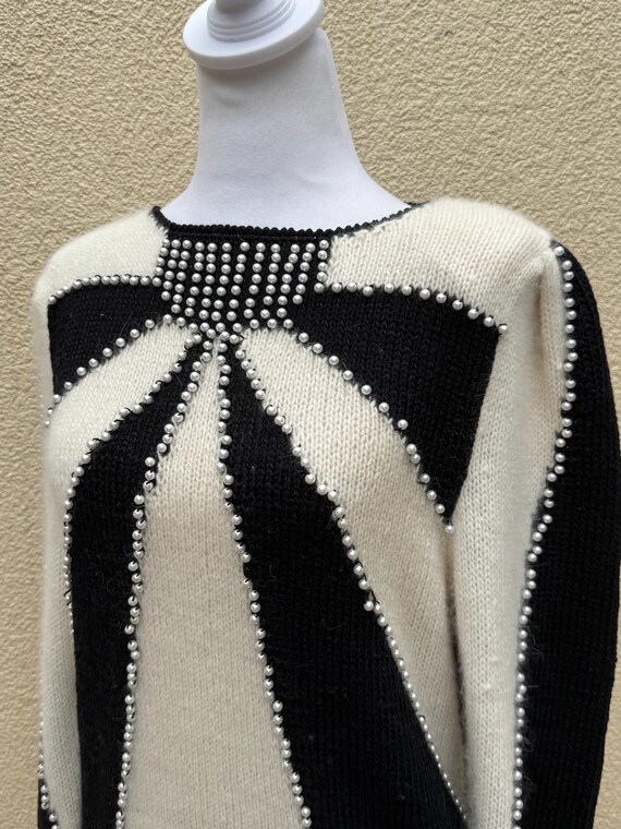 1990 Natalia black and white knitted sweater with pea… - Gem