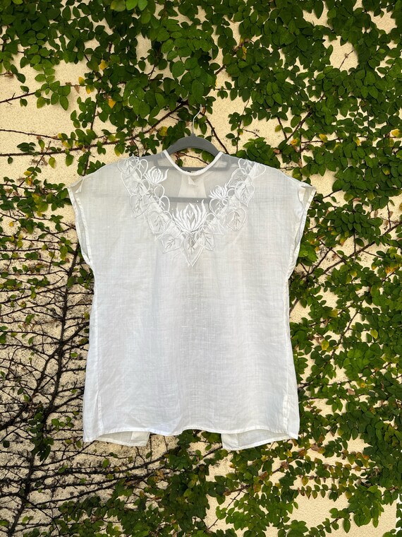 White Linen top with Lace trim, Short sleeves and Hoo… - Gem