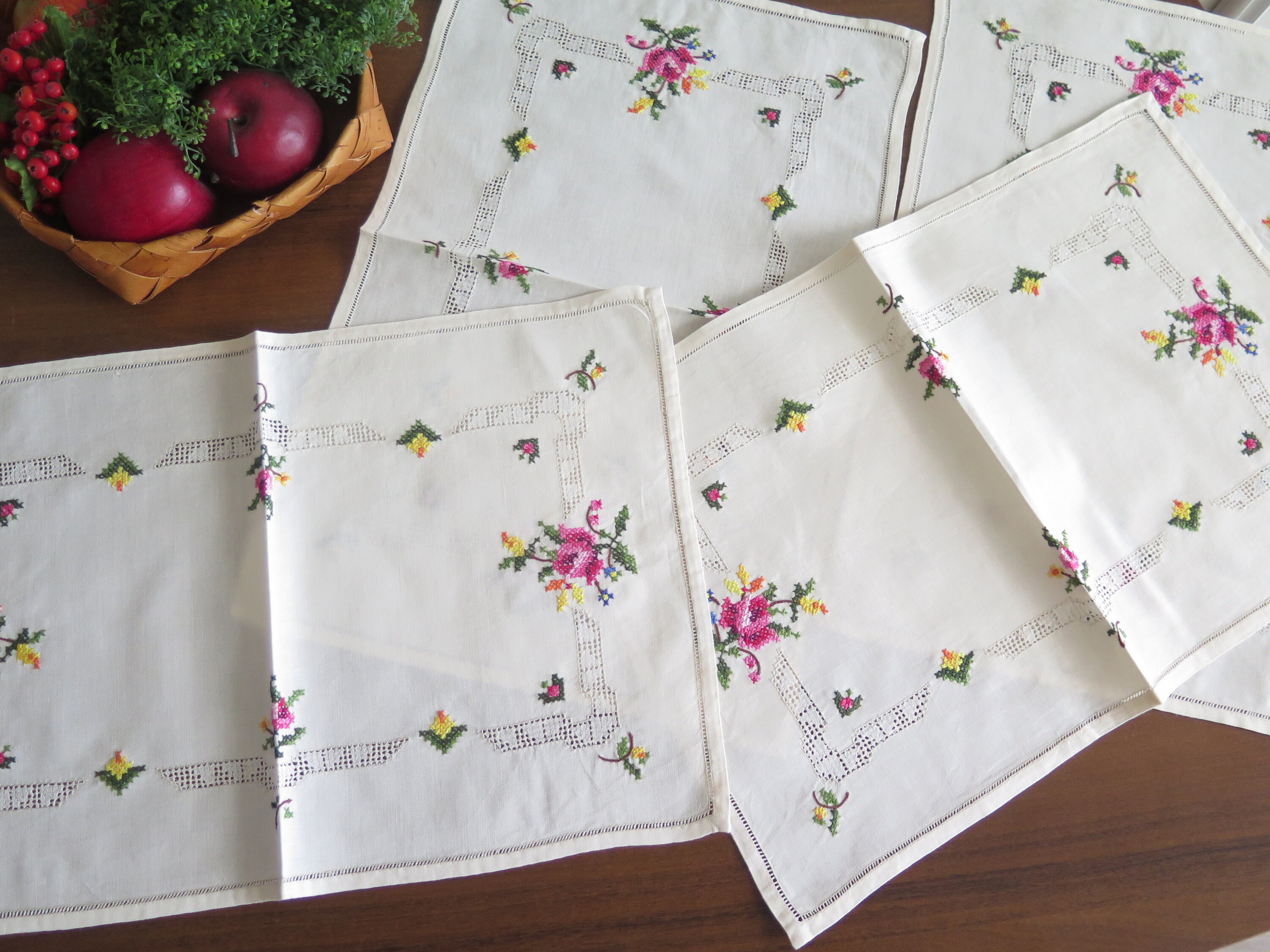 Table Toppers, Set of 4 Vintage Swedish Embroidered Floral Placemat Set ...