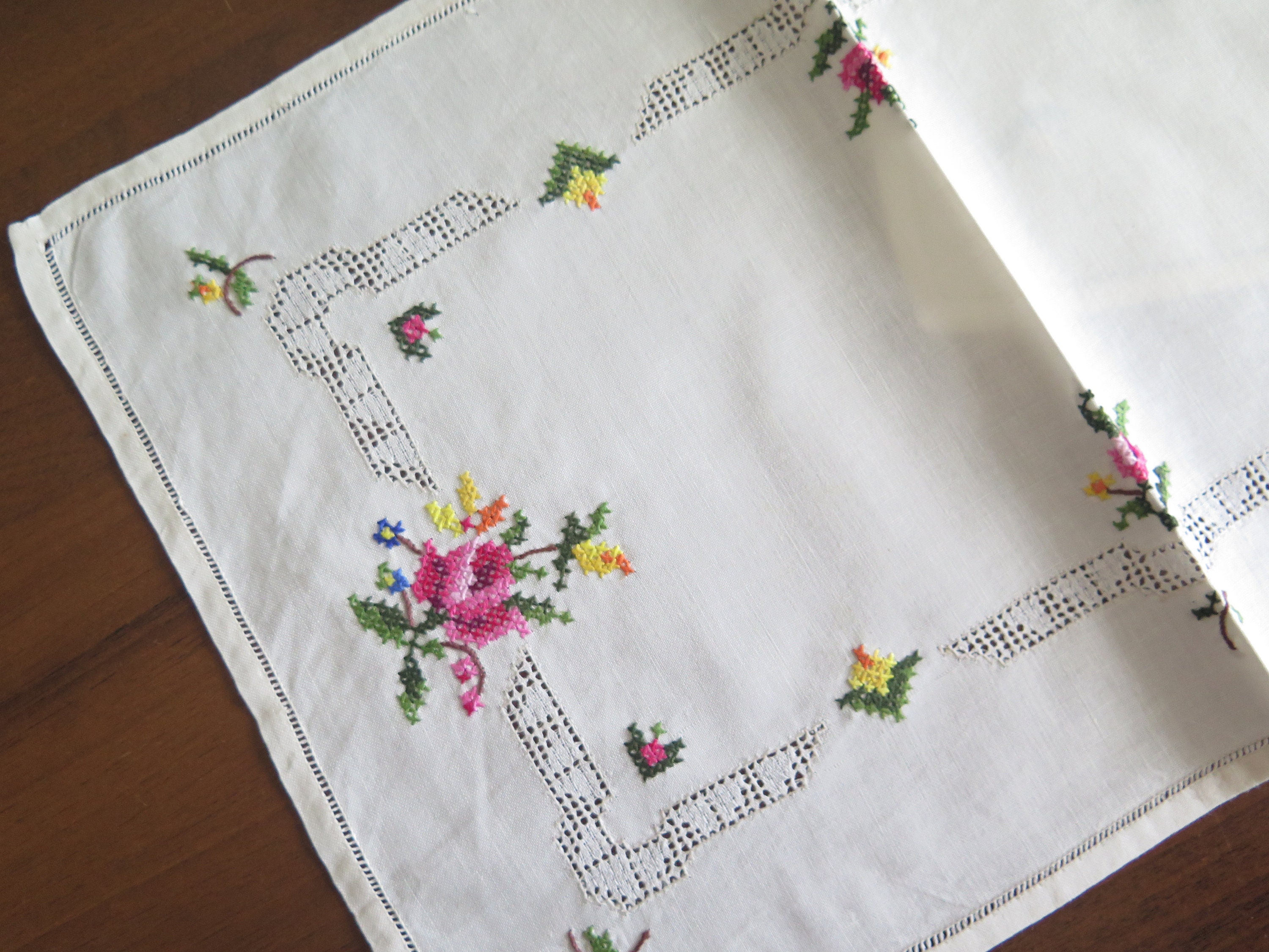 Table Toppers, Set of 4 Vintage Swedish Embroidered Floral Placemat Set ...