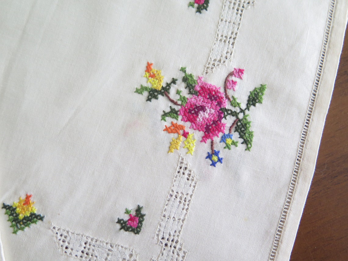 Table Toppers, Set of 4 Vintage Swedish Embroidered Floral Placemat Set ...