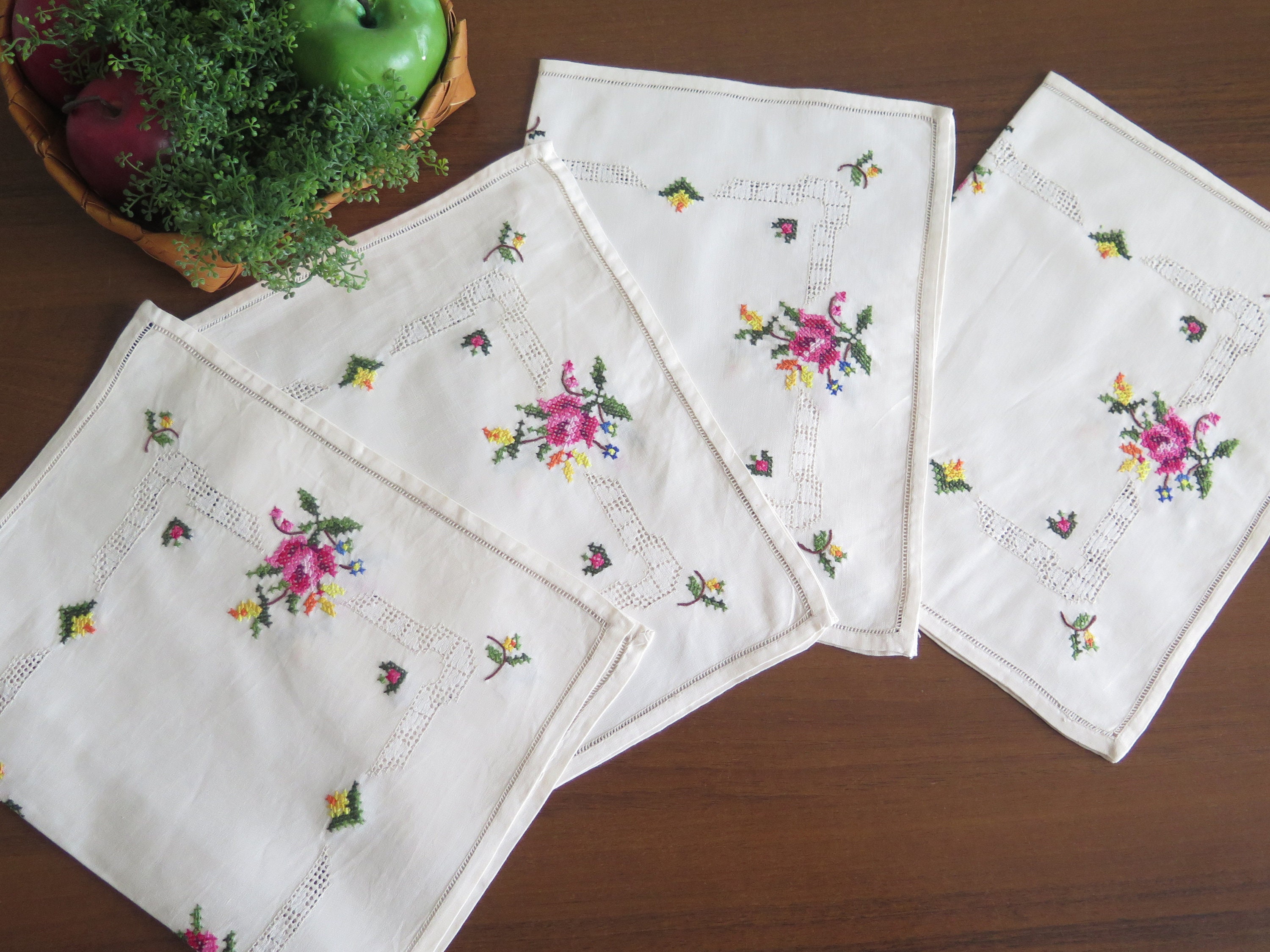 Table Toppers, Set of 4 Vintage Swedish Embroidered Floral Placemat Set ...