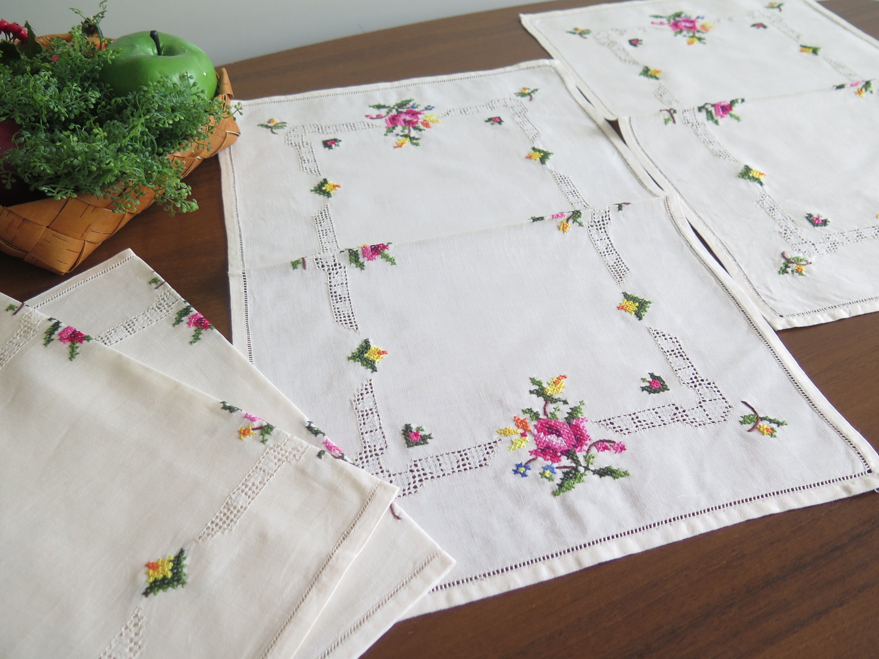 Table Toppers, Set of 4 Vintage Swedish Embroidered Floral Placemat Set ...