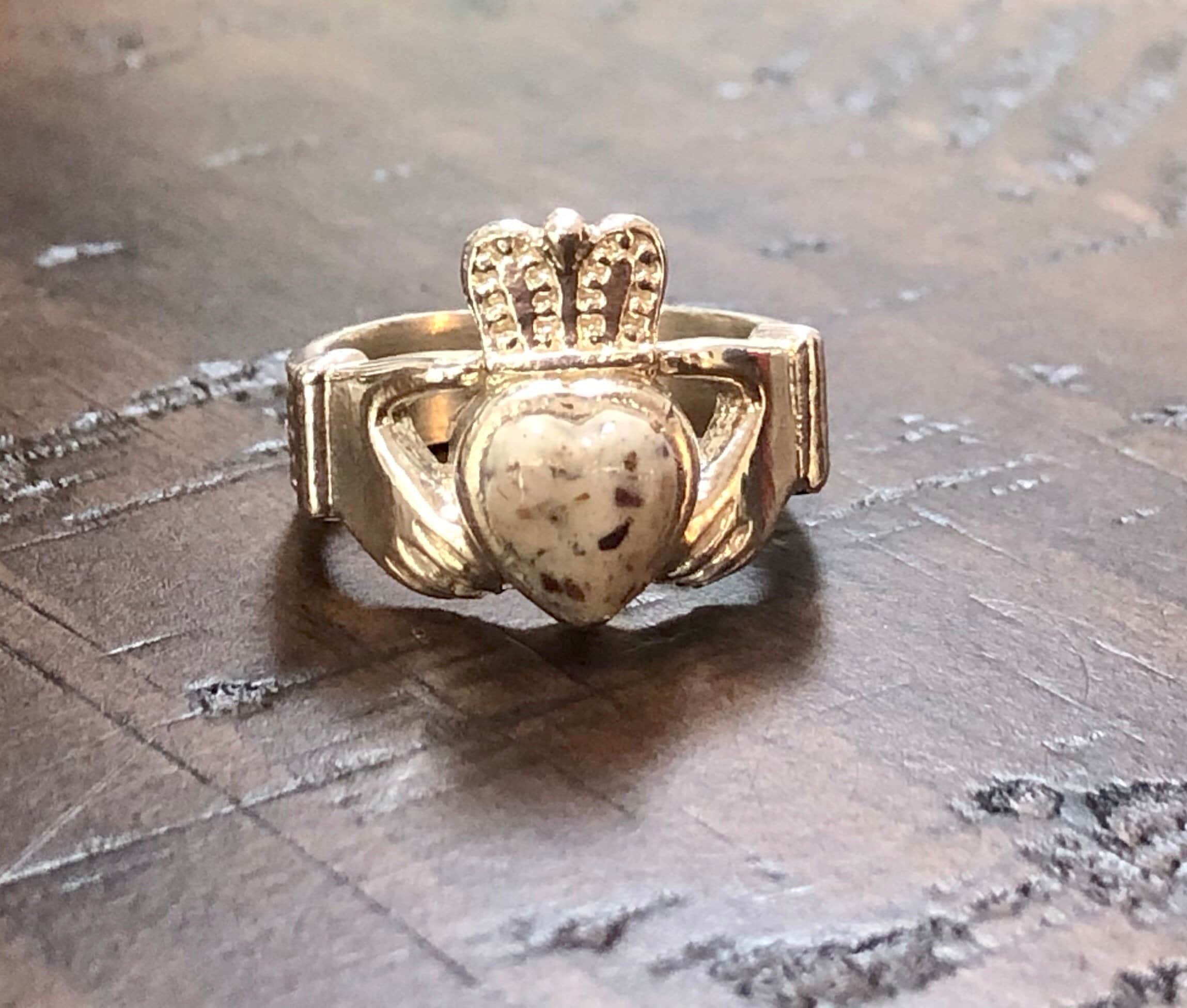 Claddagh Ring Outline