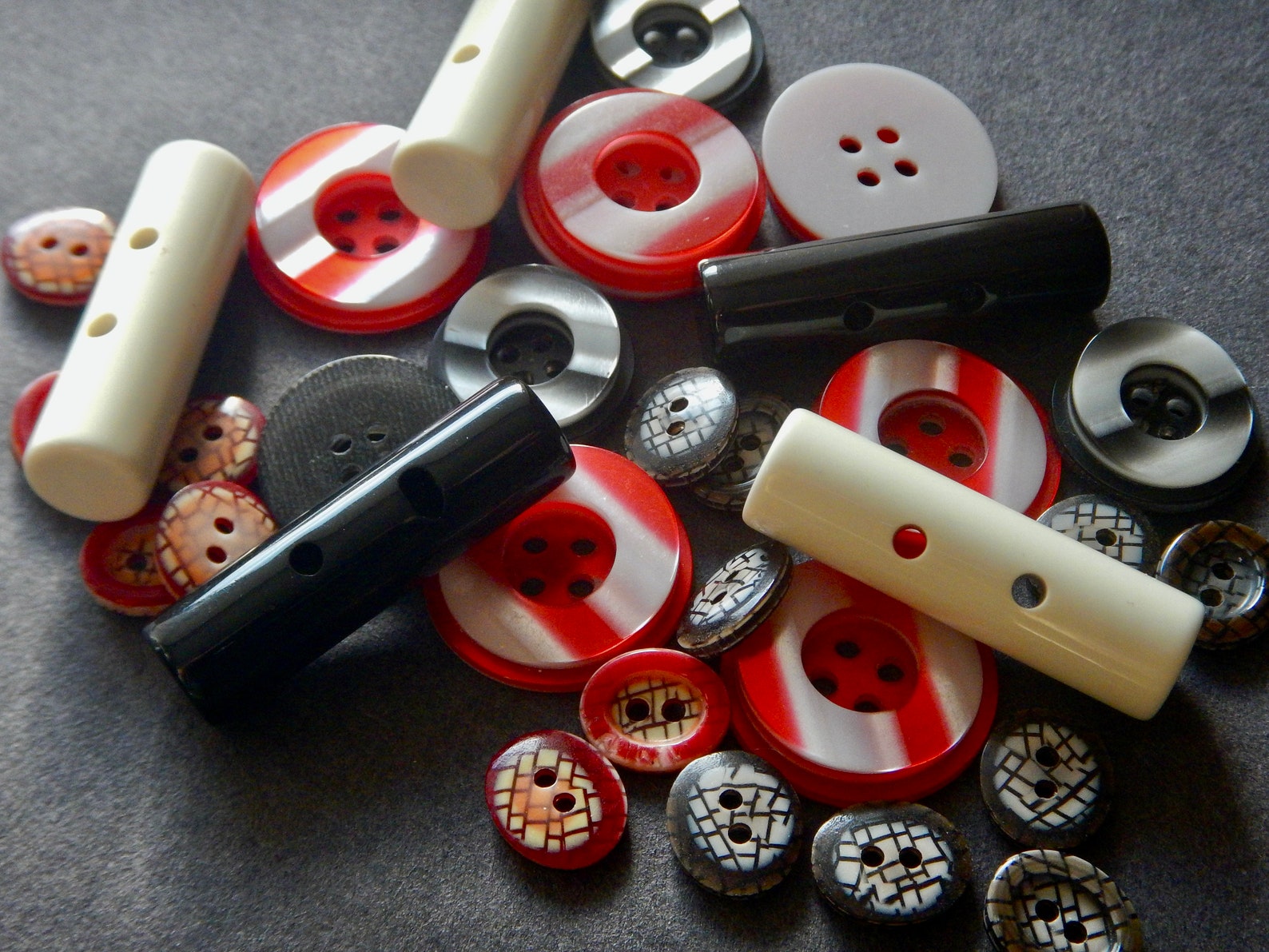 I'm French Vintage Léa Stein Buttons Very Rare Find - Lea Stein Buttons ...