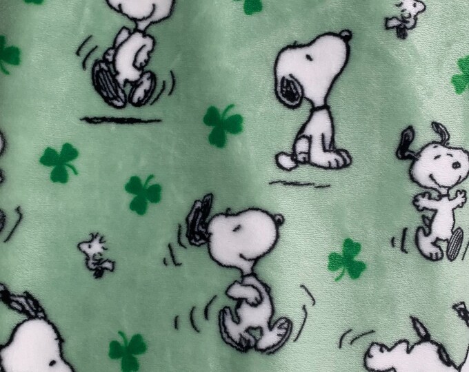 Peanuts - Snoopy Shamrock Plush Throw Extra Long (60" X 70") - Etsy