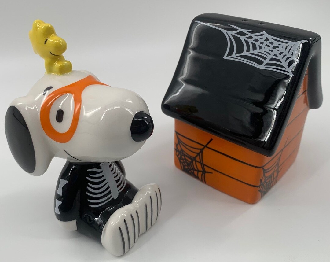 Peanuts - Snoopy and Woodstock Spooky Salt and Pepper Shaker - Etsy