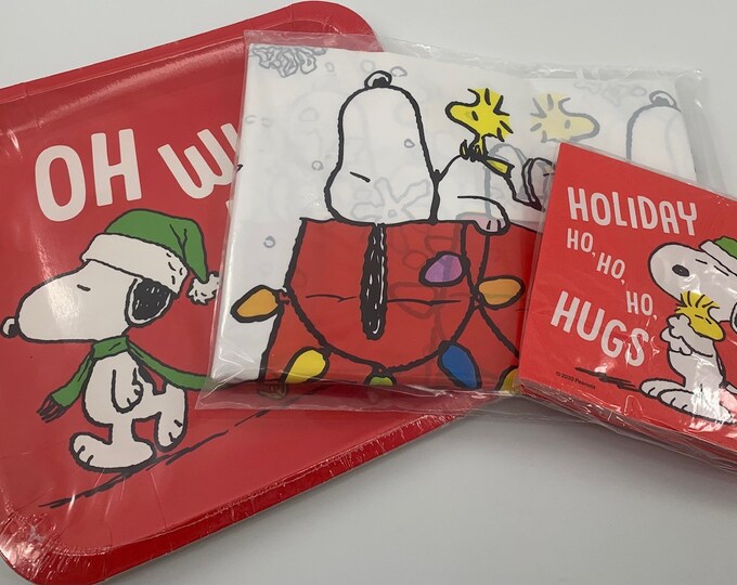 Peanuts - Snoopy Holiday and Hugs Paper Plates, Napkins and Tablecloth ...