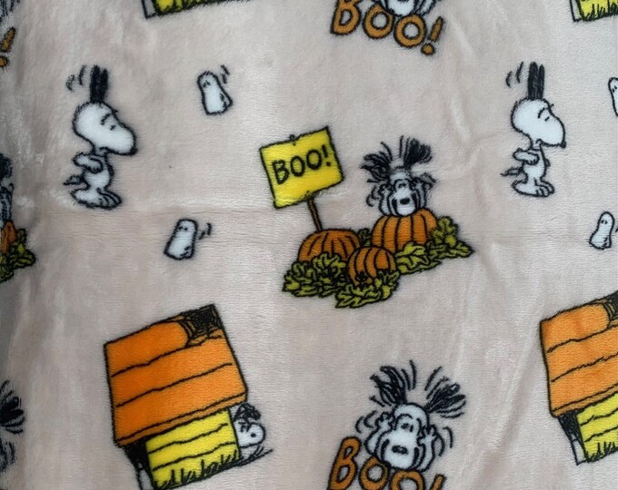 Peanuts - Scared Snoopy Doghouse Plush Throw - Etsy
