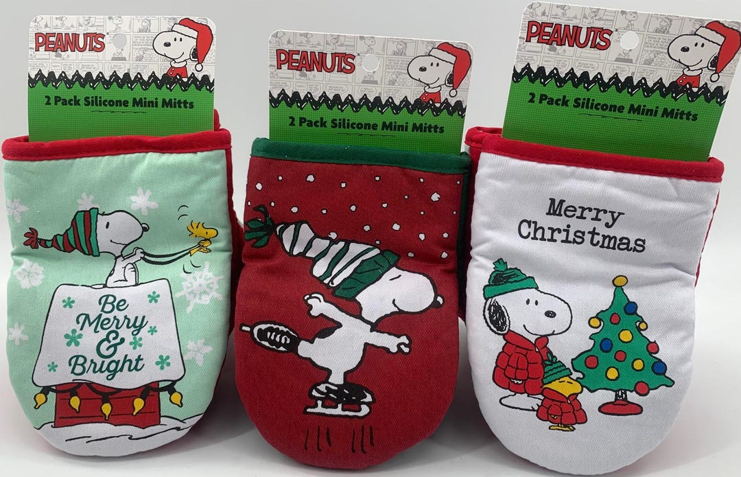 Peanuts - Snoopy Winter Mini Oven Mitts - Etsy