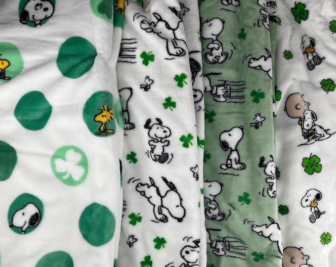 Peanuts - Snoopy Lucky Shamrock Plush Throw - EXTRA LONG (60 X 70 In ...