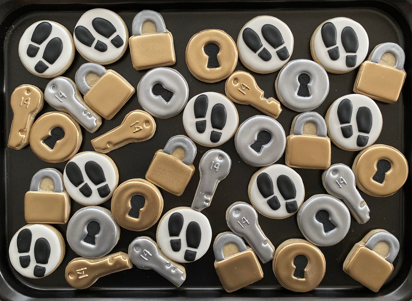 ESCAPE MYSTERY ROOM X12 Theme Cookies Customized Party. Clue - Etsy