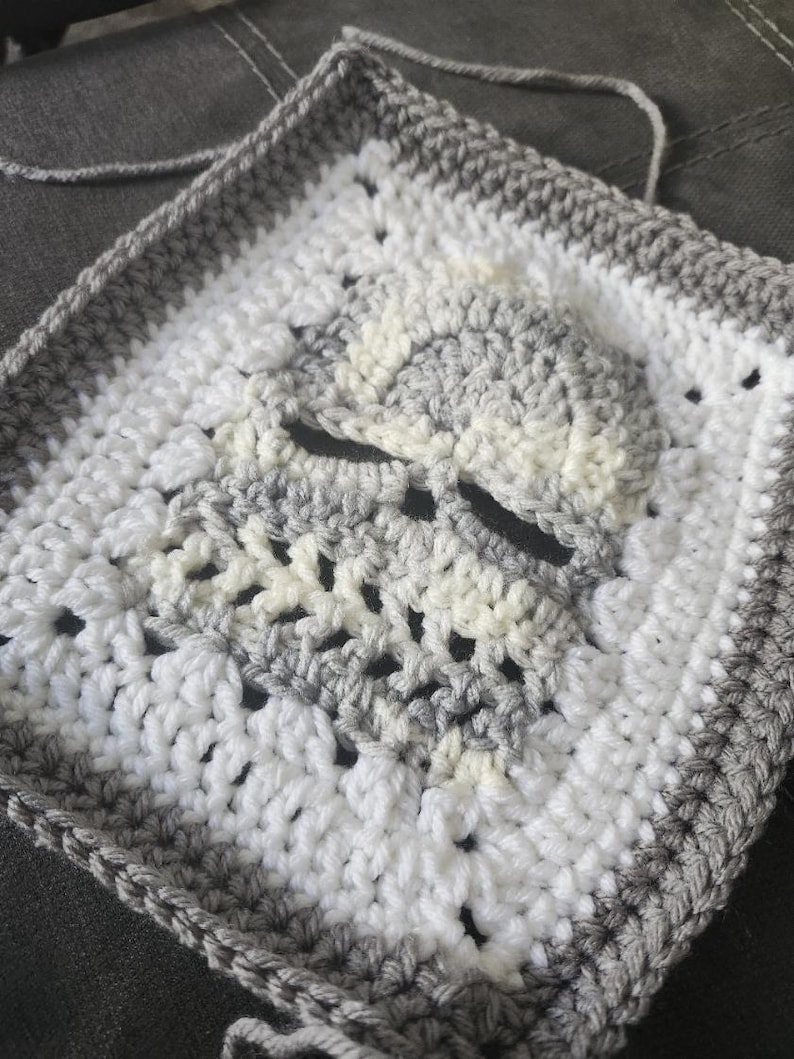 Crochet Skull Square Pattern | Skeleton Face Granny Square | Halloween ...