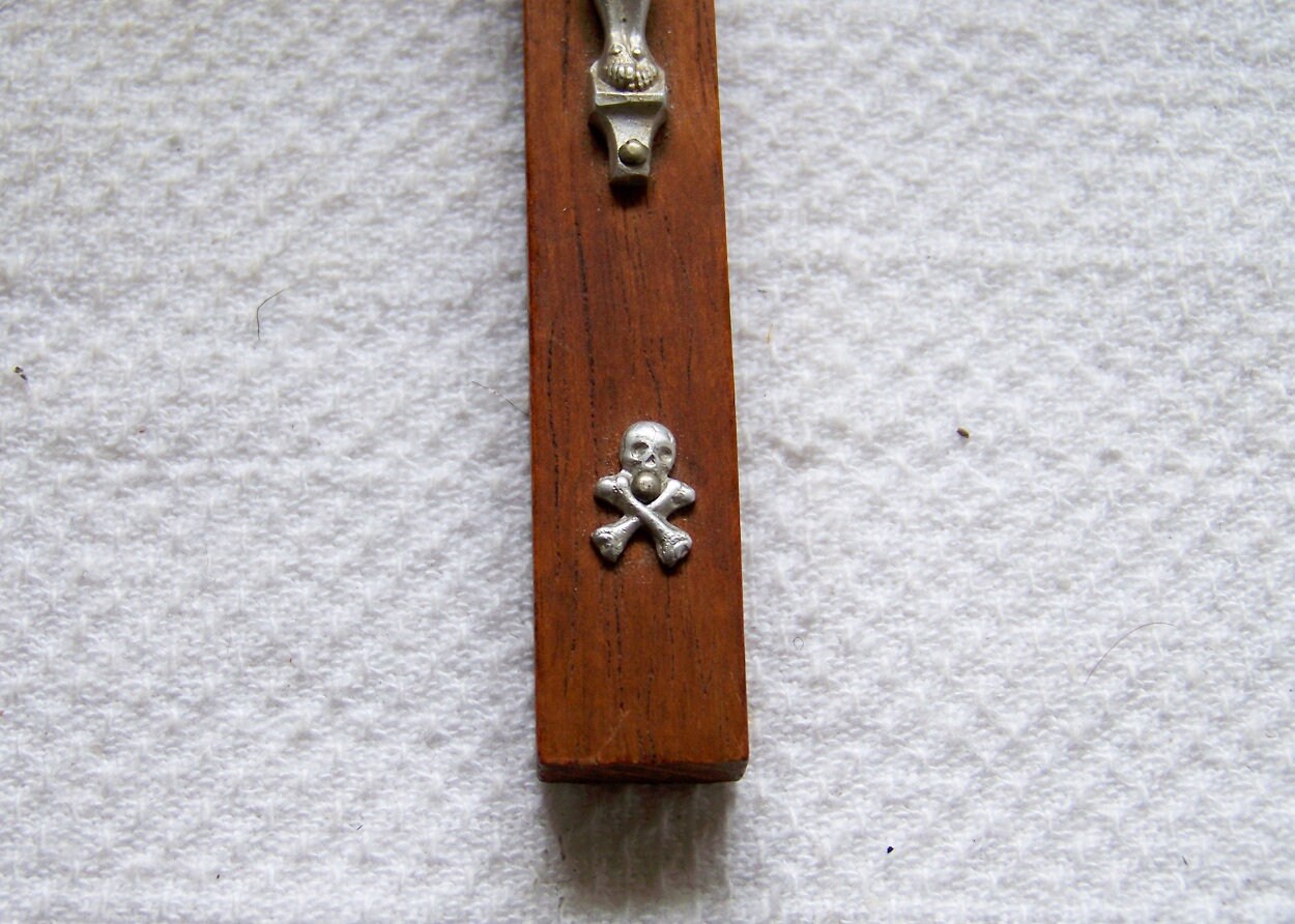 Vintage Mid-century Catholic Skull & Crossbones 5 Aluminum and Wood ...