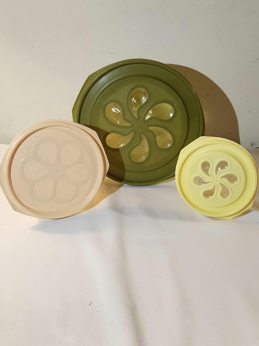 Three Retro Rubbermaid Nesting Bowls With Funky Lids Food Storage ...