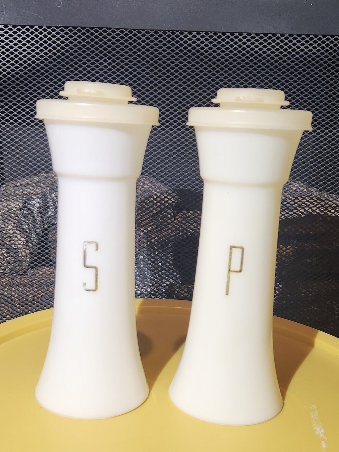 Vintage Tupperware Hourglass Shaped Salt and Pepper Shakers 719 Classic ...