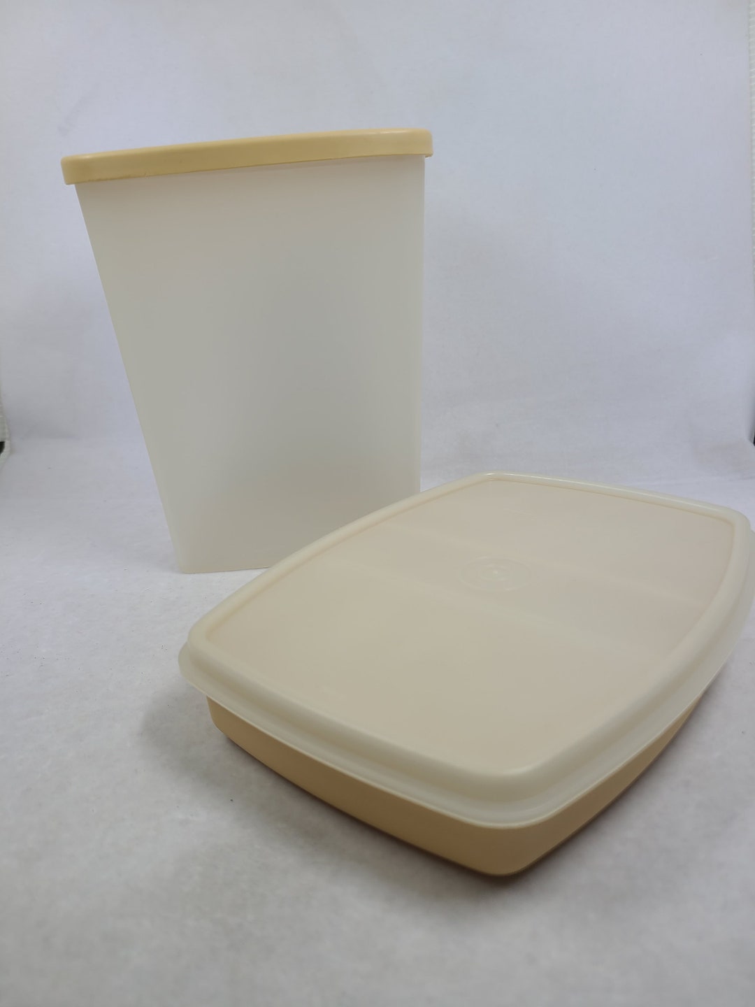 Two Vintage Tupperware Containers 1311 and 813 - Etsy