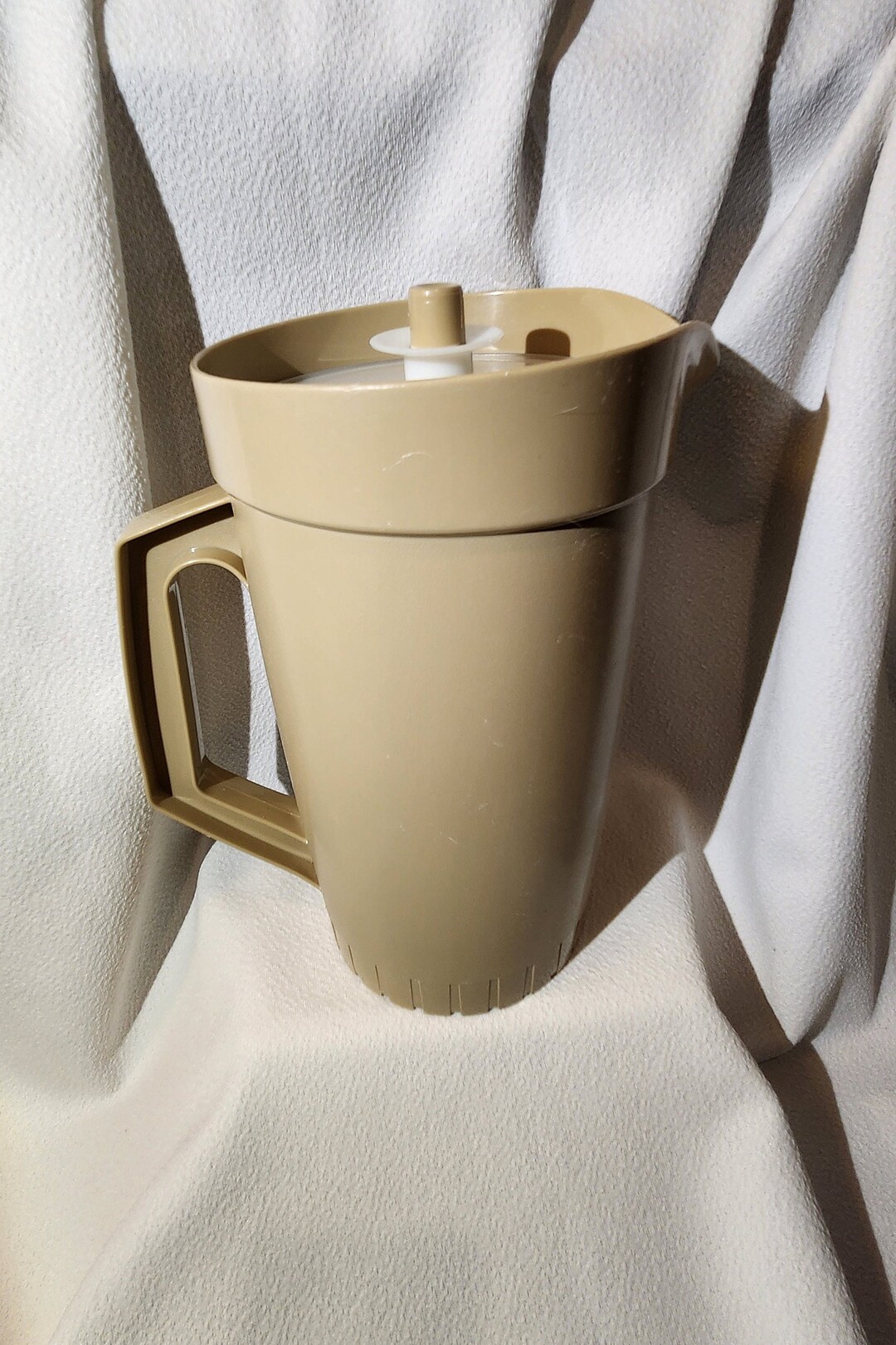 Vintage Harvest Gold Tupperware 2 Quart Pitcher With Push Button Lid ...