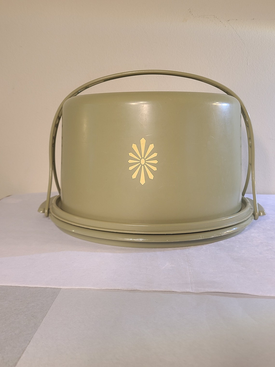 Vintage Tupperware Cake Saver Taker in Avocado Green 683-5 - Etsy