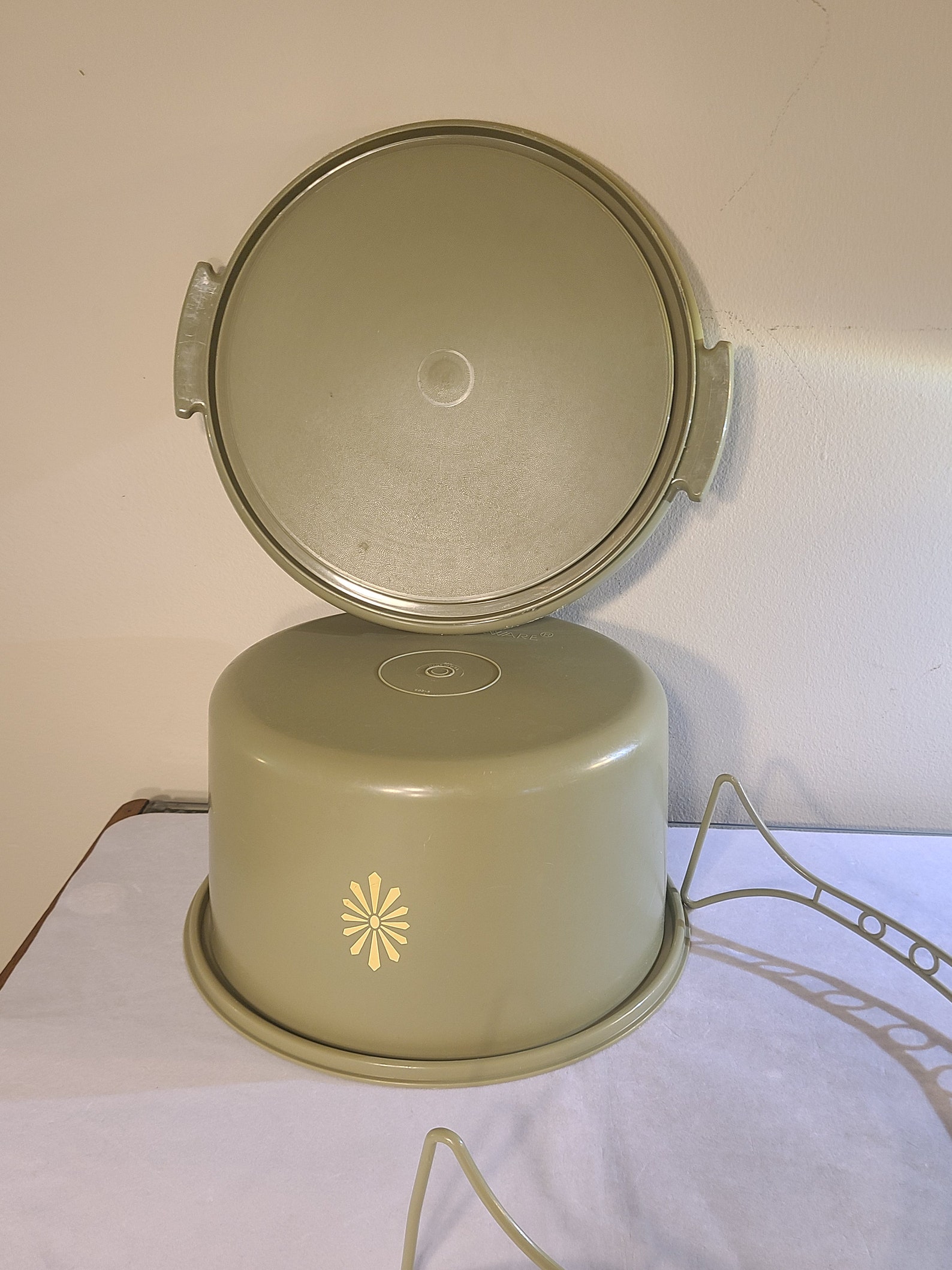 Vintage Tupperware Cake Saver Taker in Avocado Green 683-5 - Etsy