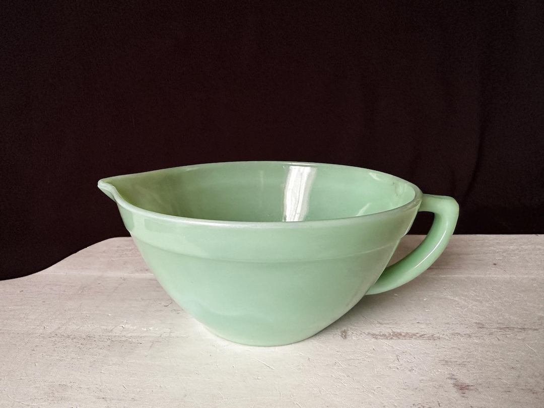 Vintage Jadeite Green Fire-king Batter Bowl With Pour Spout &-handle - Etsy