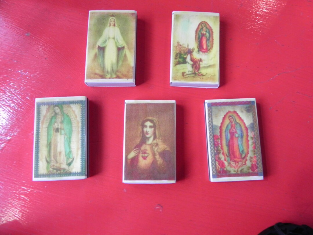 Cajas de cerillas con palos de cerilla de madera. Perfecto para su ...