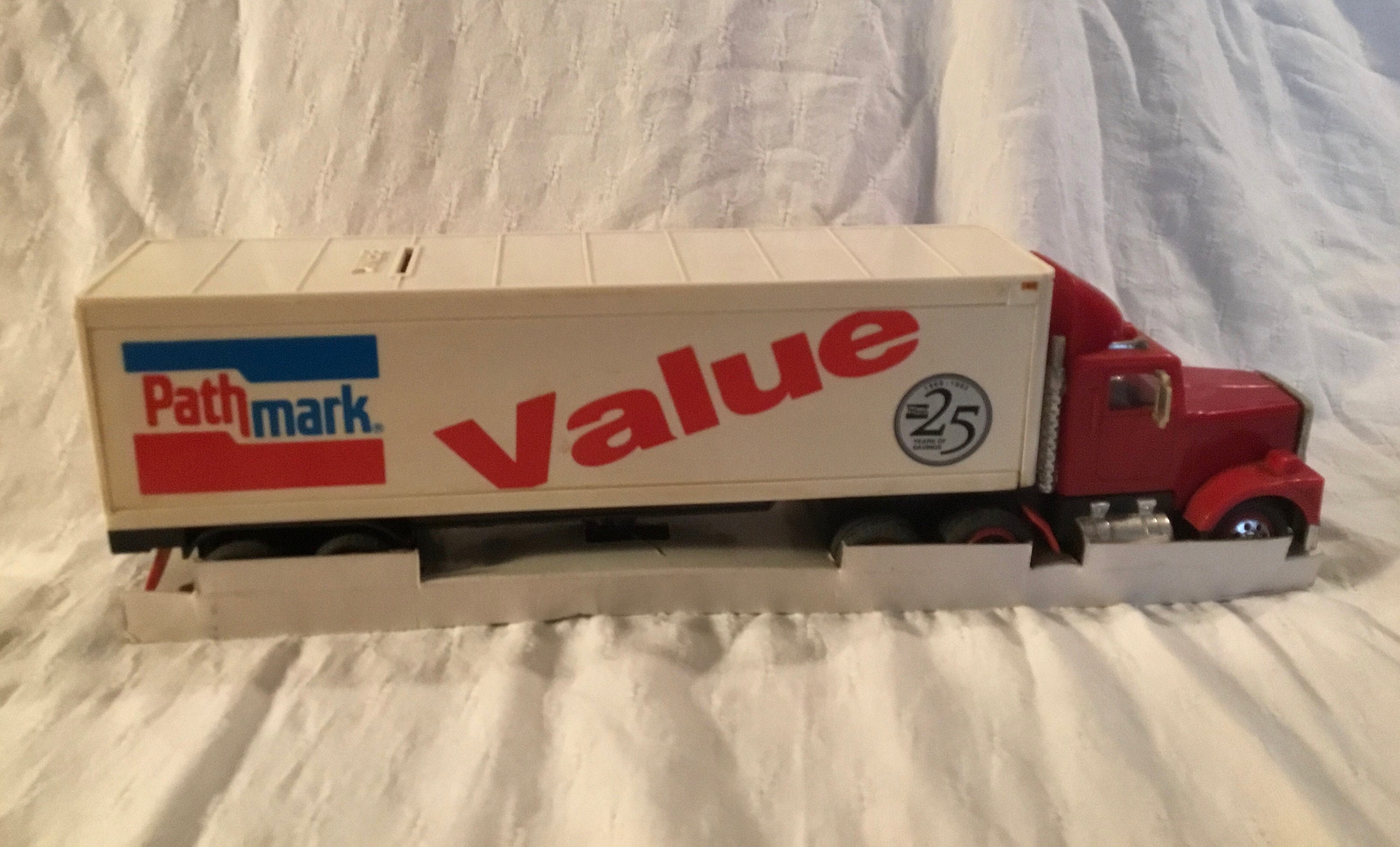 1993 Pathmark supermarket limited edition tractor trailer vehicle bank ...