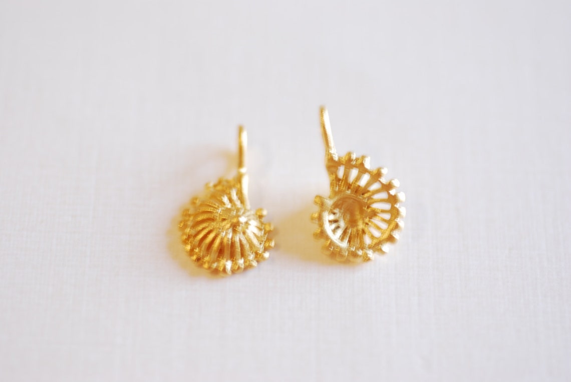 Matte Vermeil Gold Seashell Conch Shell Charm Pendant - 18k Gold Over ...