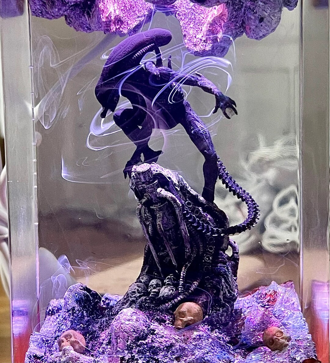 Custom Xenomorph Resin Lamp, Epoxy Wood Lamp,diorama Resin Epoxy ...