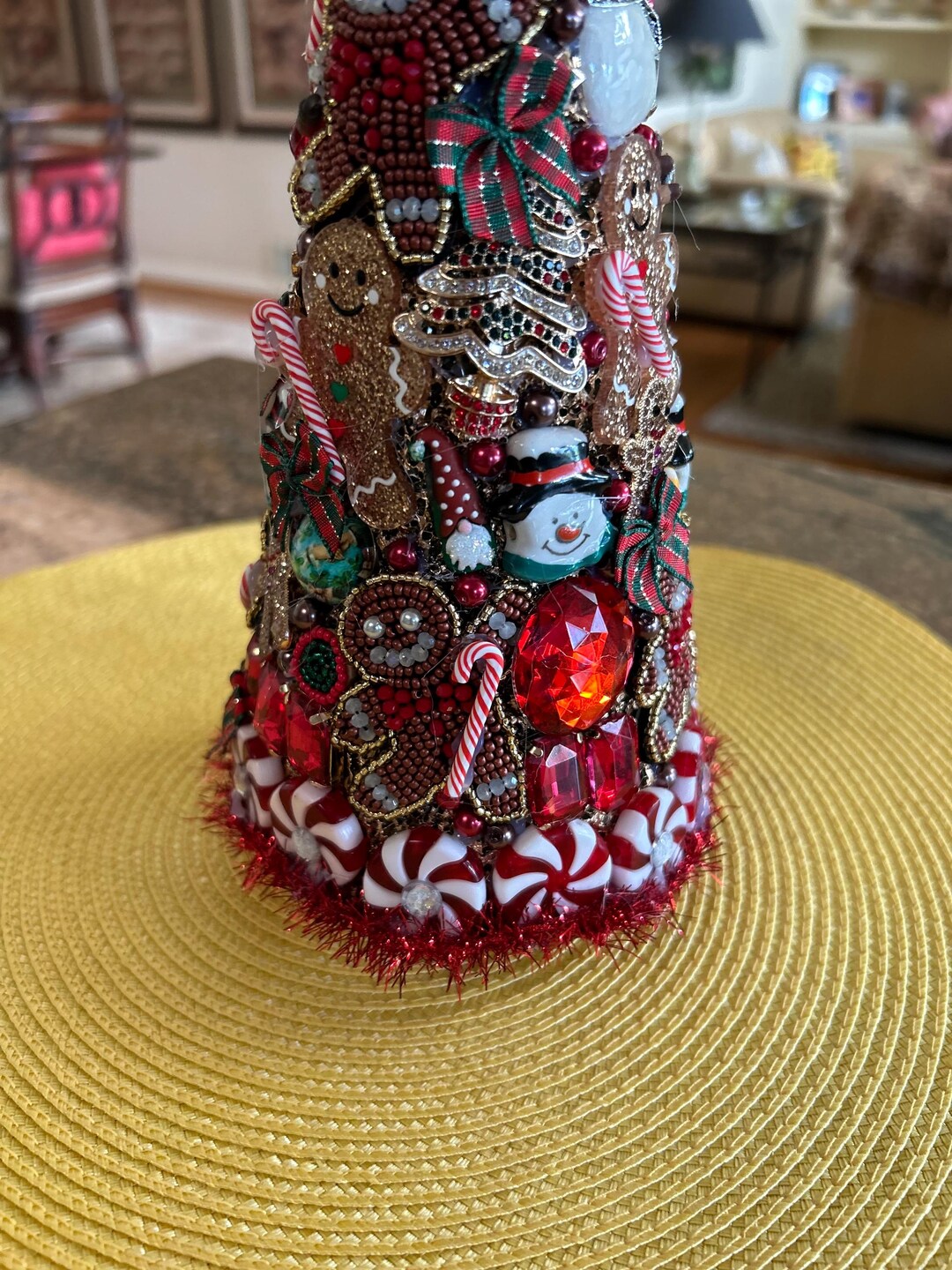 Gingerbread Men and Snowmen Grace This Fabulous Holiday Jeweled Table ...