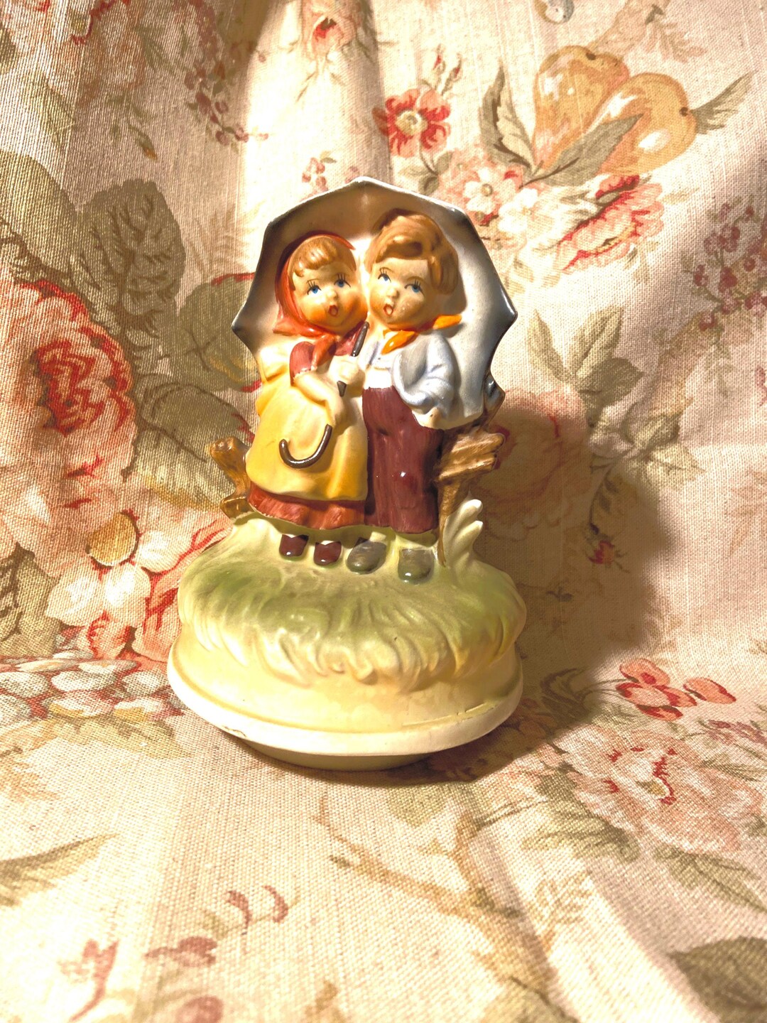 Music Box Boy and Girl Under Umbrella Sanyo Japan 1970’s - Etsy