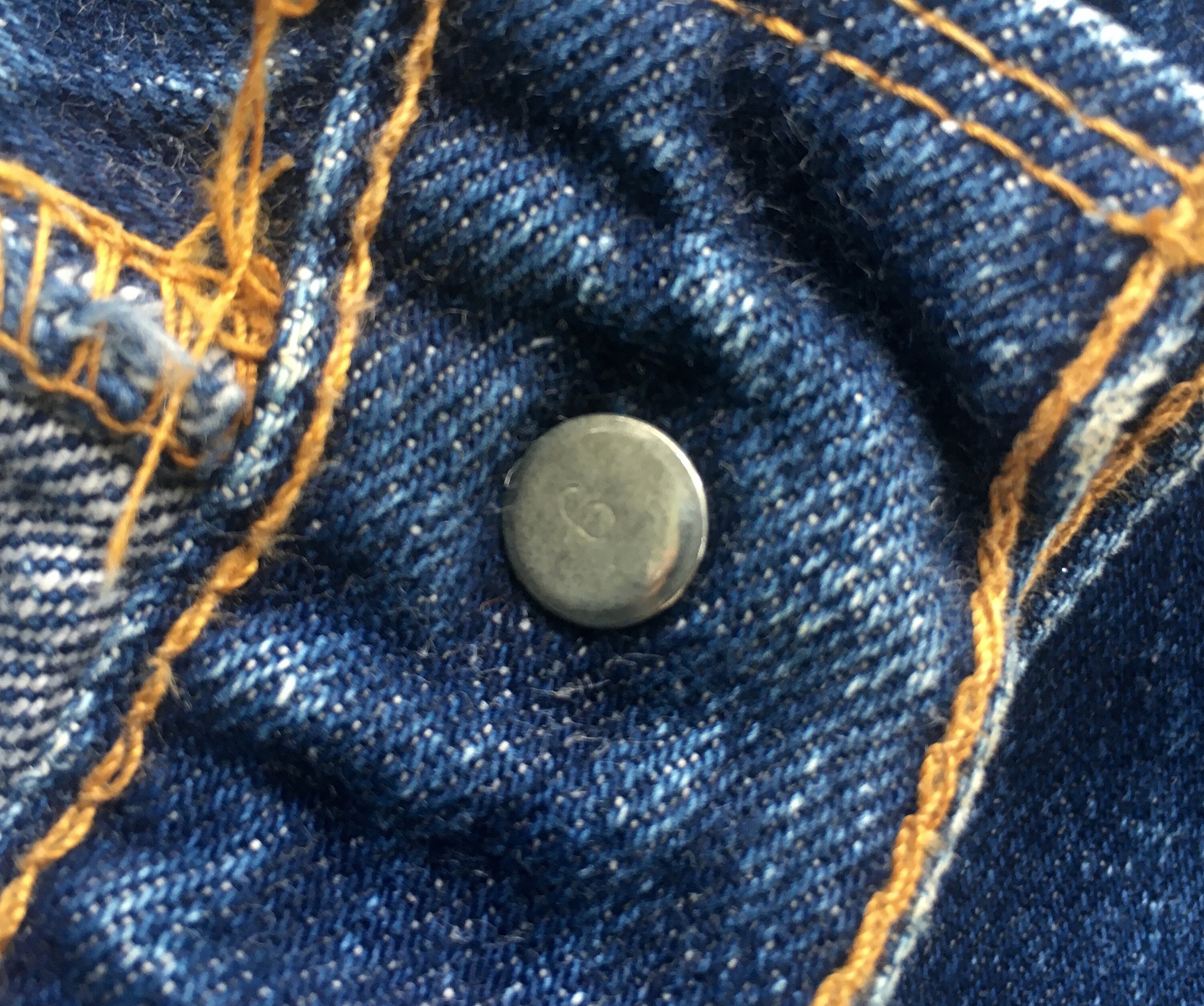 Vintage 1970s LEVIS 501 Single Stitch Redline #6 Button DARK Vintage 1970s LEVIS 501 Single Stitch Redline #6 Button DARK