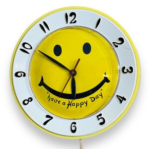 Vintage Robert Shaw Smiley Face Wall Clock - Etsy