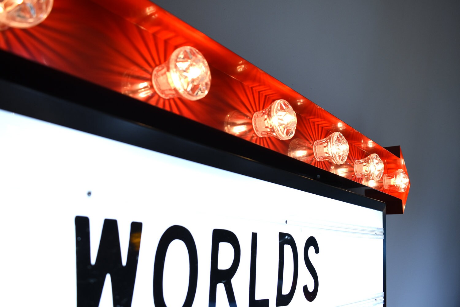 1.6m X 1m Retro Cinema Lightbox With Arrow – Commercial-grade ...
