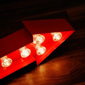 Large 1m Gloss Red Metal Arrow Custom Colour Arrow With Clear Light ...