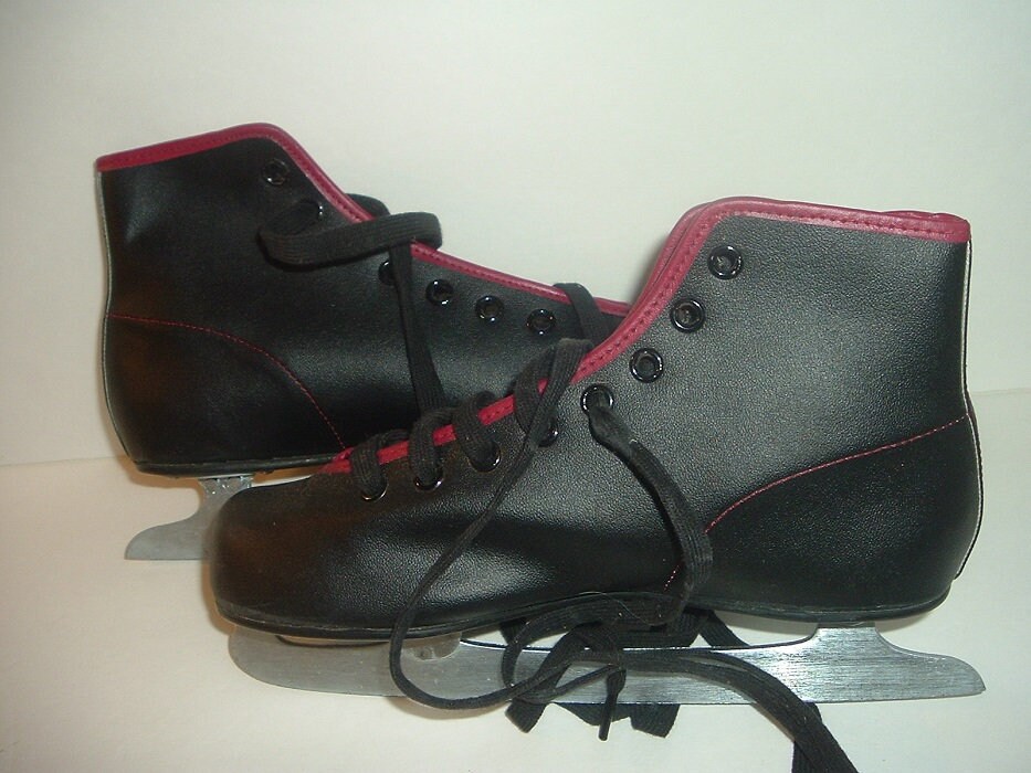 Pair Child's Majestic Ice Skates in Box