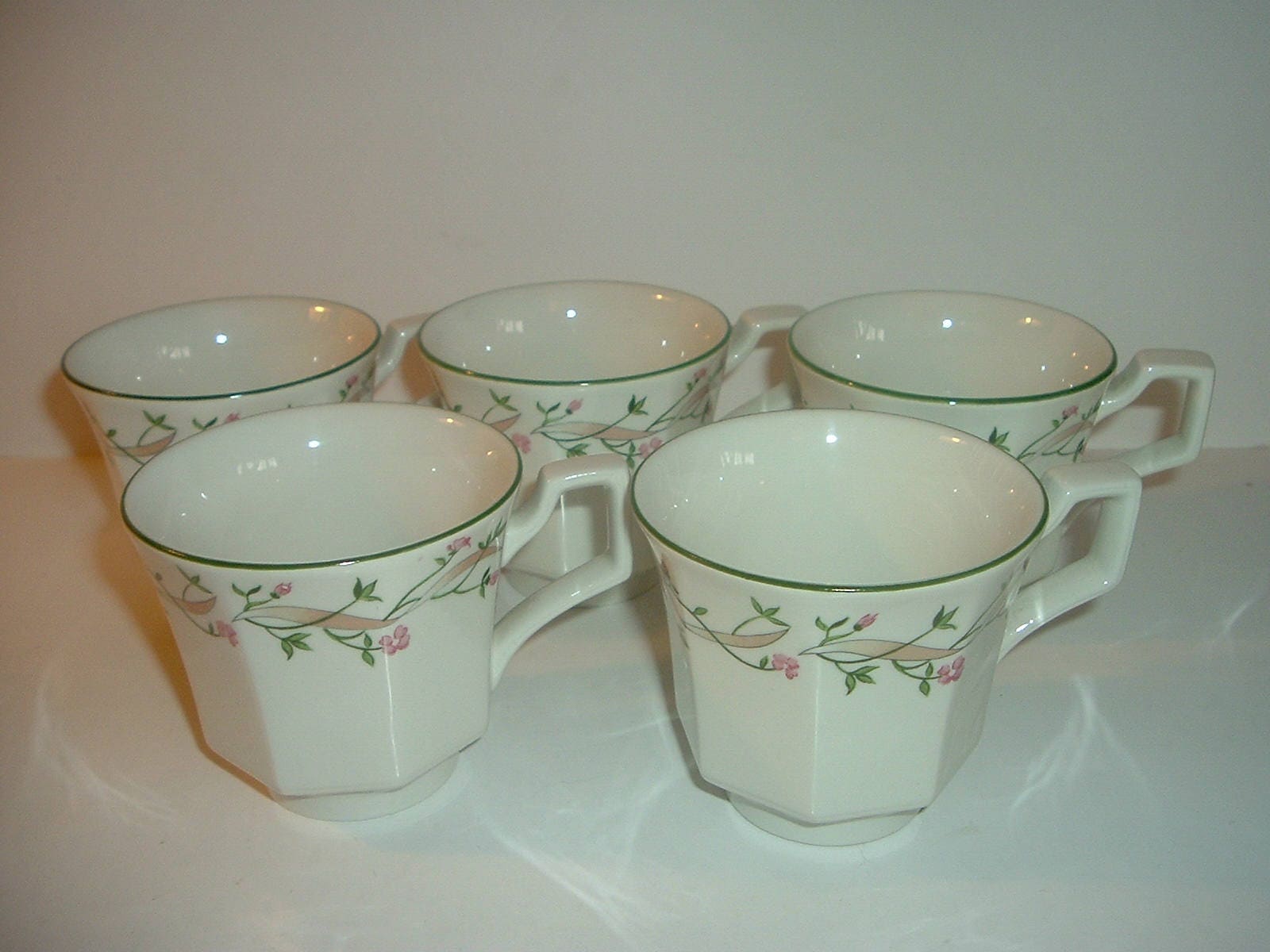 13 pc Johnson Brothers Eternal Bow Cups Saucers Plates